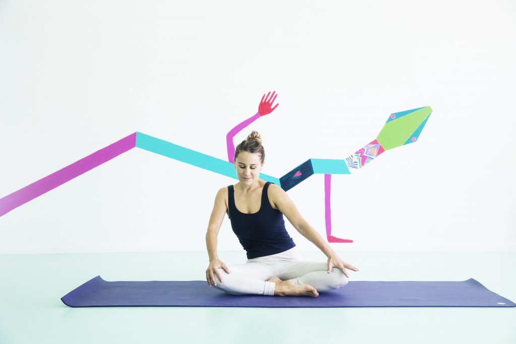 A Simple Yoga Sequence to Wake Up The Body - Sonima