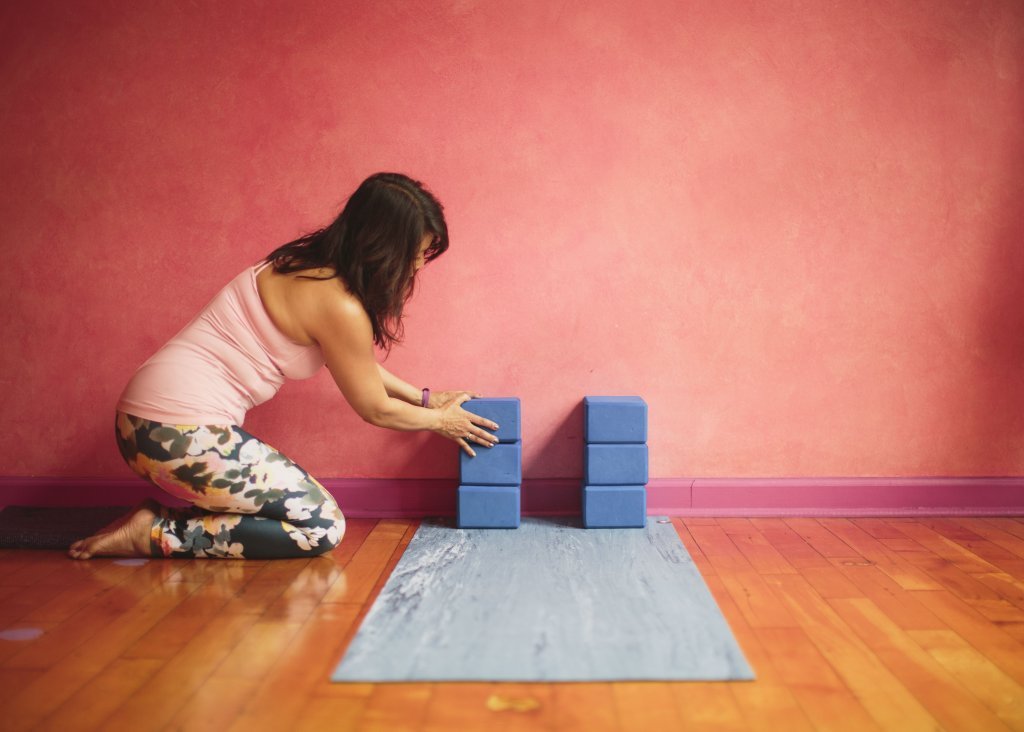 An Innovative Supported Headstand That Will Help You Overcome Your ...