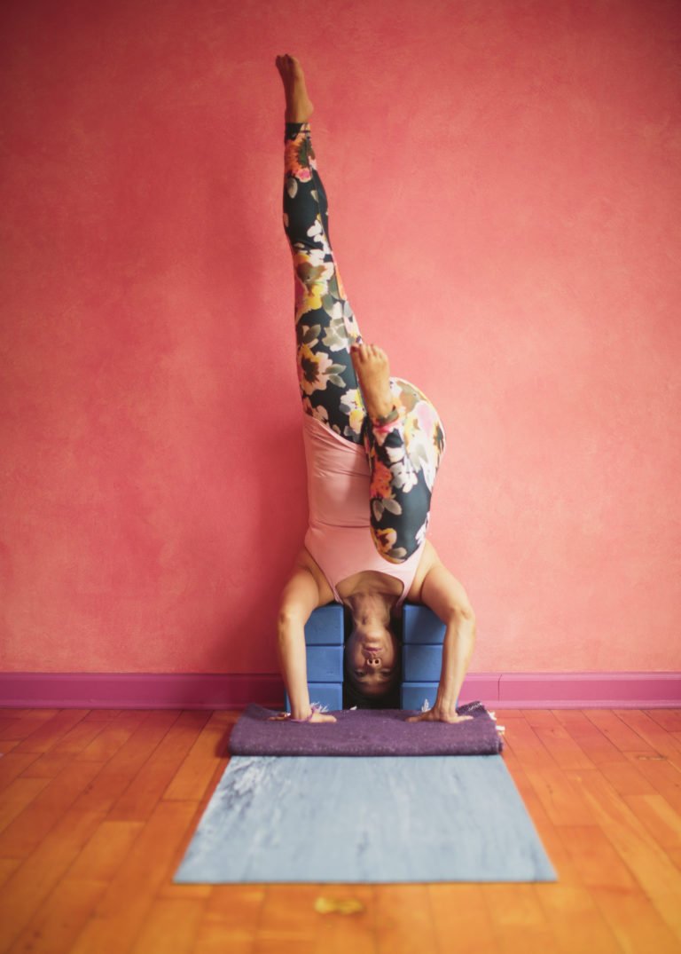 An Innovative Supported Headstand That Will Help You Overcome Your ...